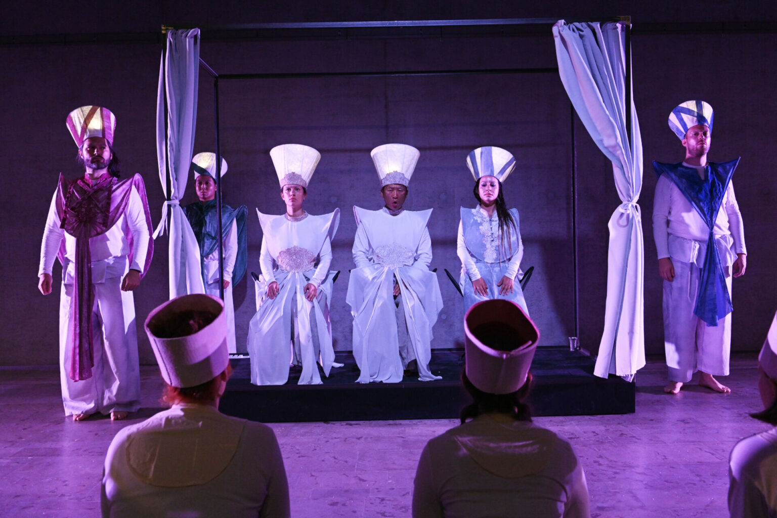 Opera Incognita: „AKHNATEN“ von Philip Glass Staatliches Museum ...